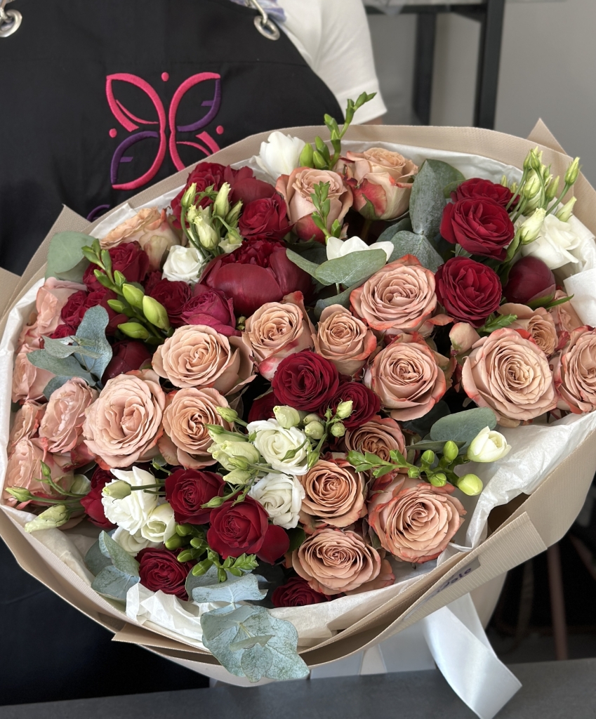 Classic bouquet Lonelle: a palette of pleasant emotions - Floritale
